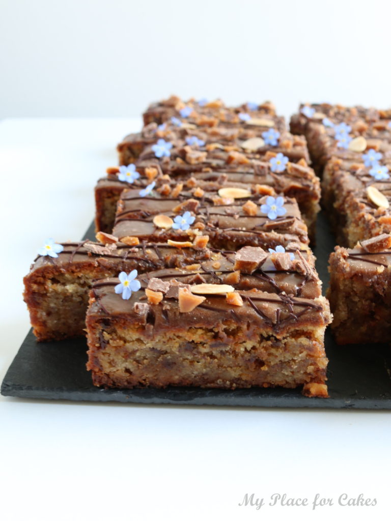 Fantastisk Daimkage med mandler - My Place for Cakes